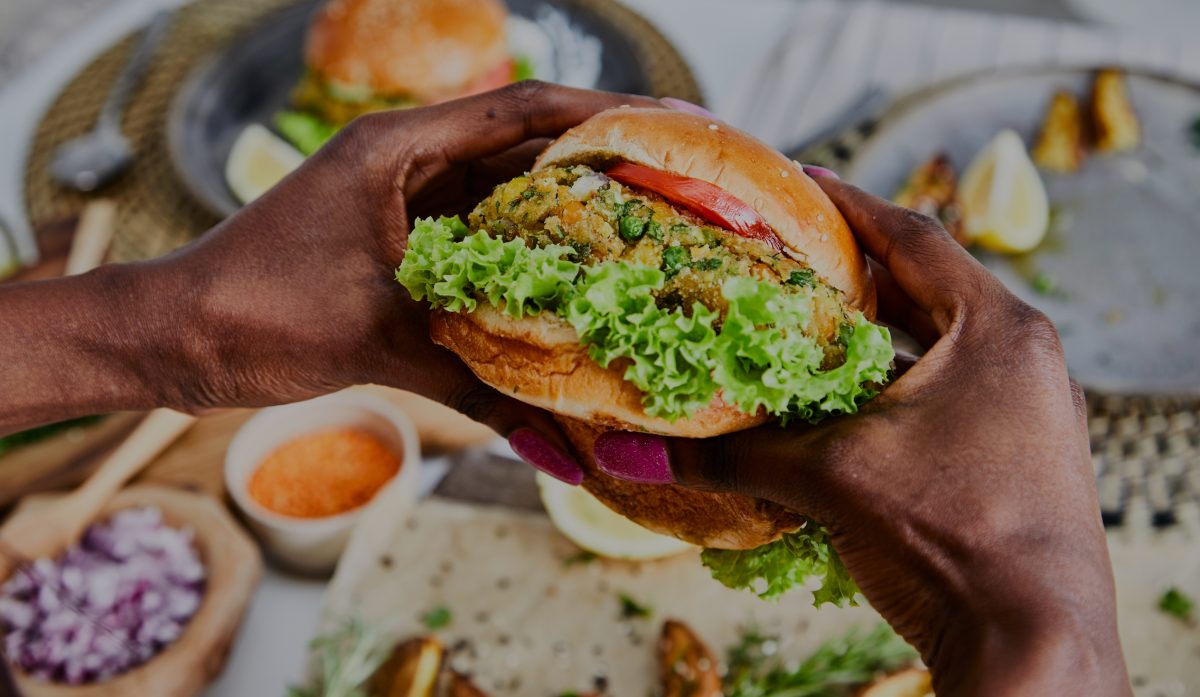 Aprenda a fazer um Hambúrguer Vegano de Lentilha - Aprendi no Senac